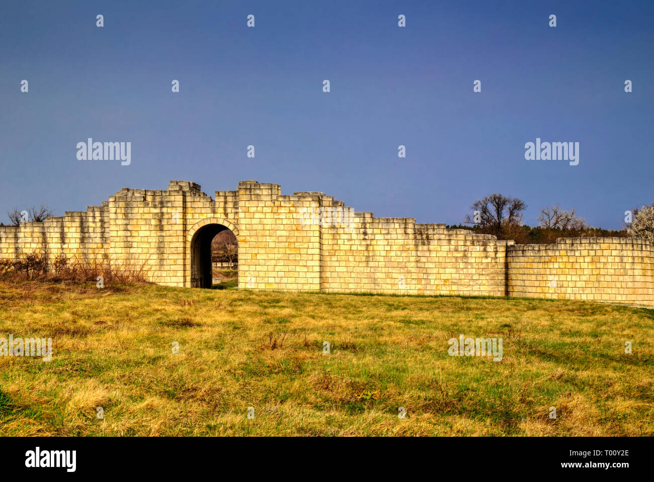 Solid stone wall and entrance of ancient fortress Stock Photo - Alamy
