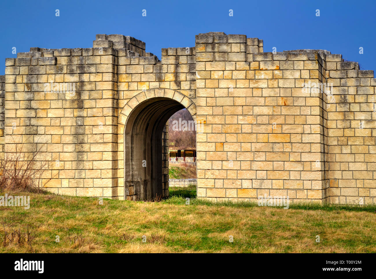 Solid stone wall and entrance of ancient fortress Stock Photo - Alamy