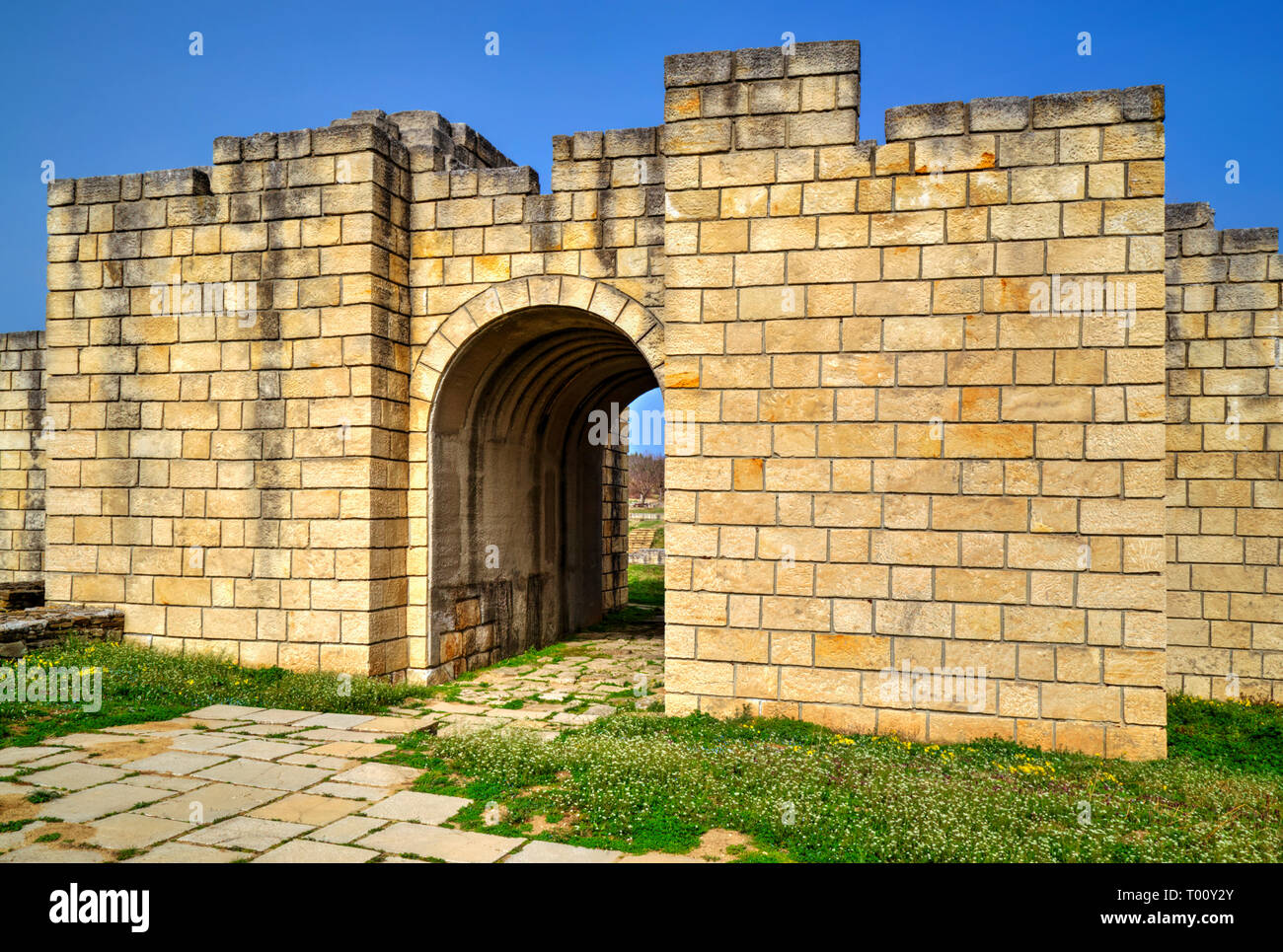 Solid stone wall and entrance of ancient fortress Stock Photo - Alamy
