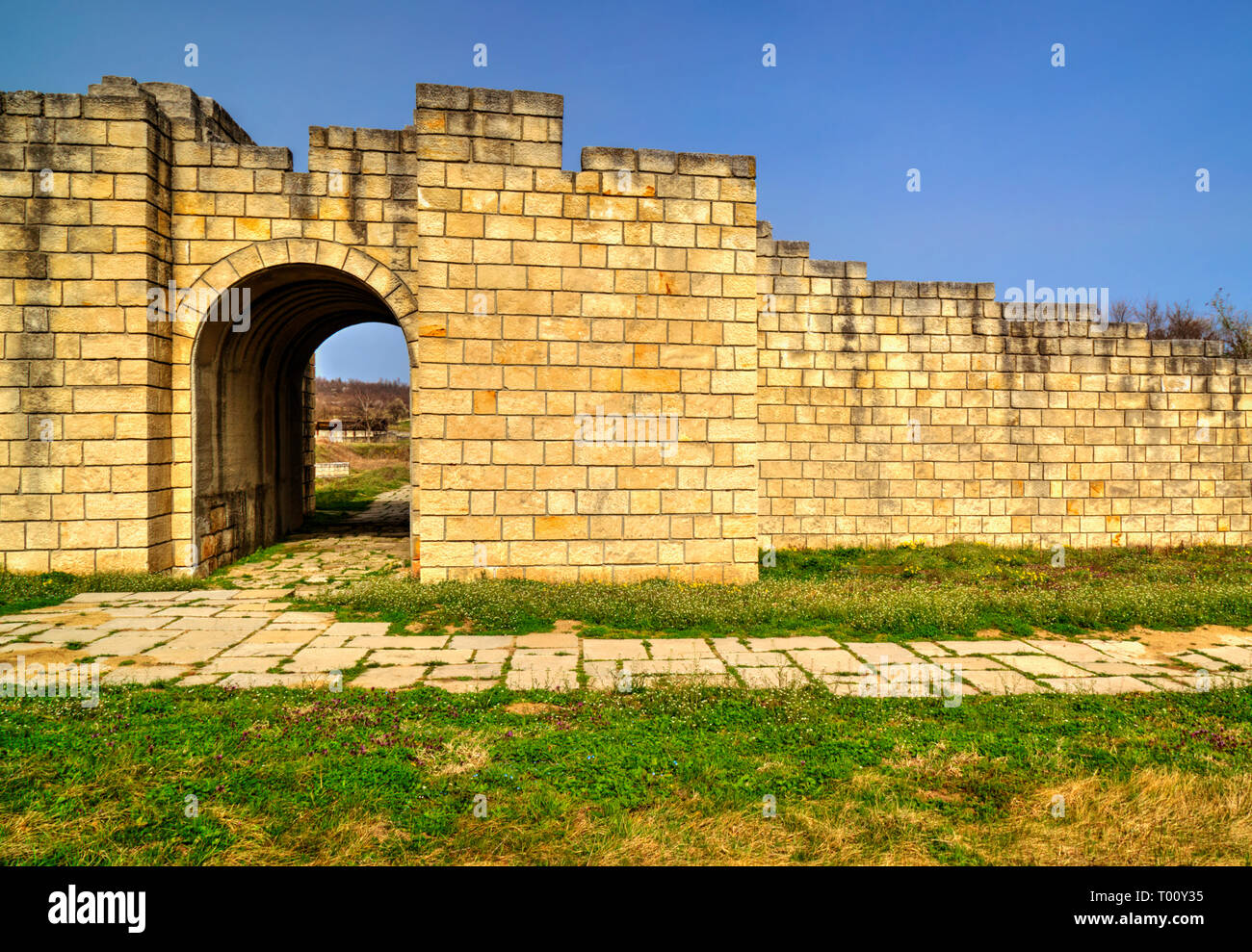 Solid stone wall and entrance of ancient fortress Stock Photo - Alamy