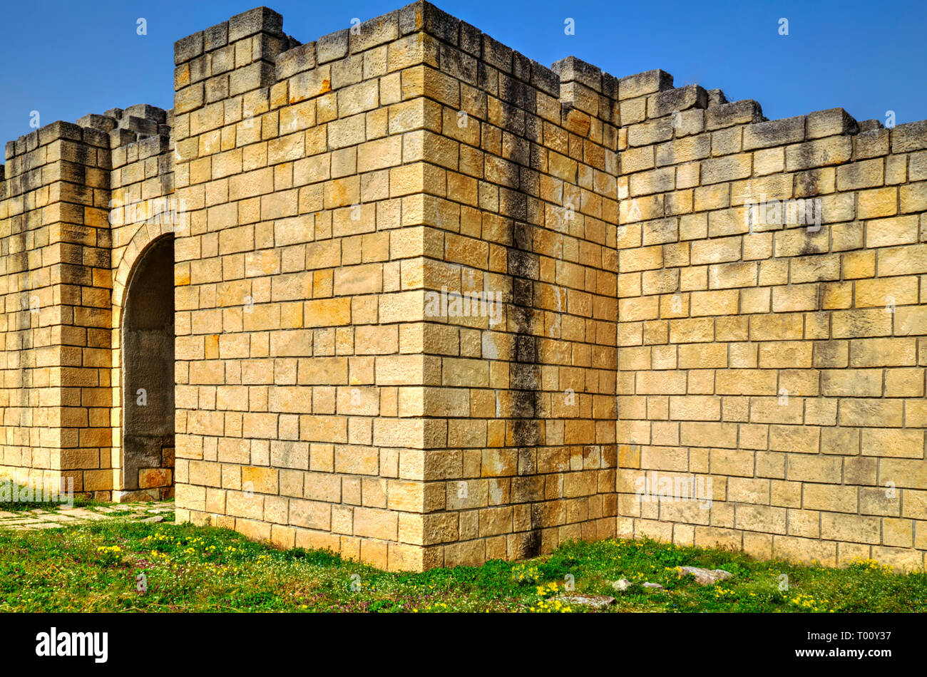 Solid stone wall and entrance of ancient fortress Stock Photo - Alamy
