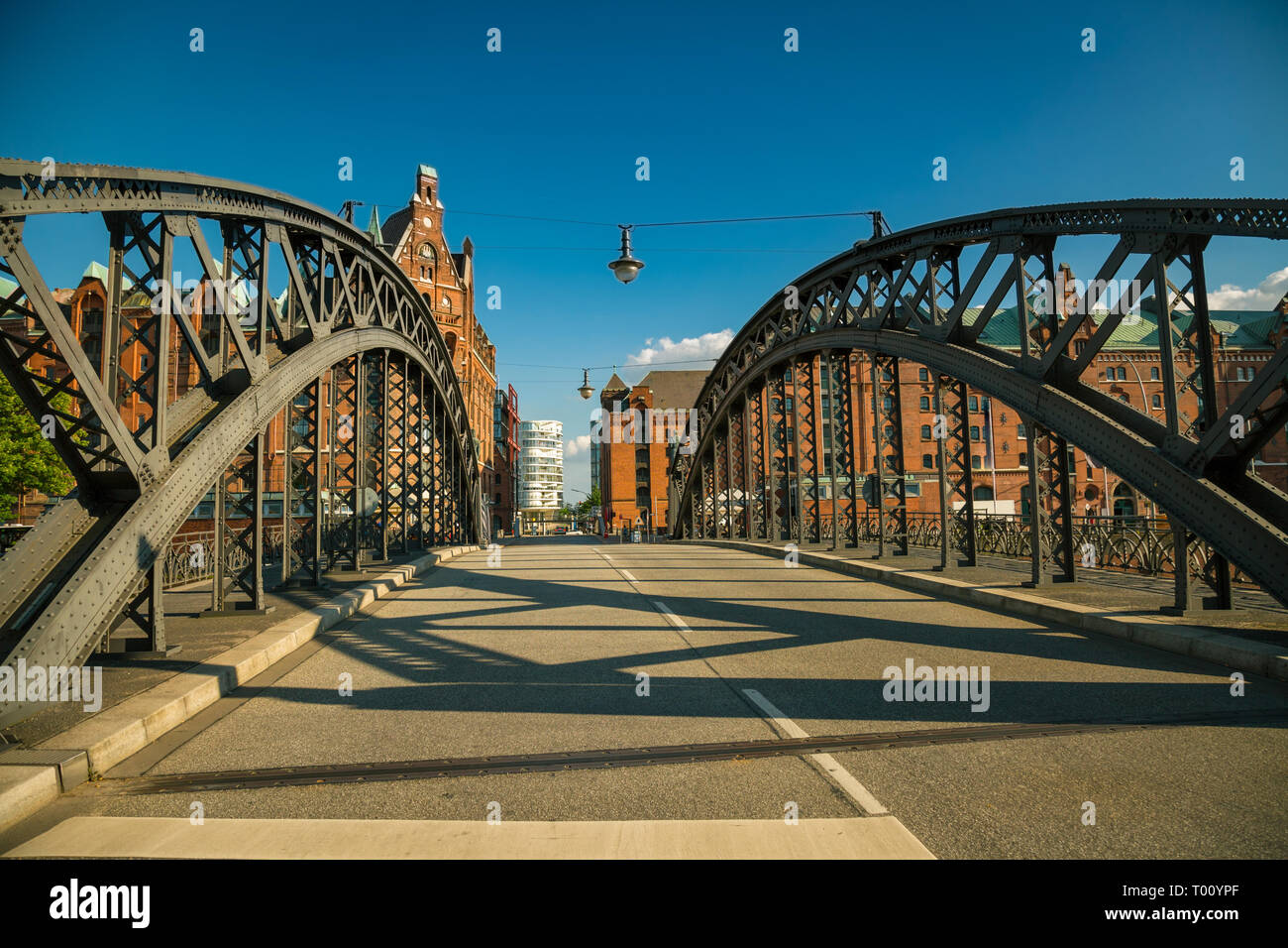 Railway bridge road port hi-res stock photography and images - Alamy