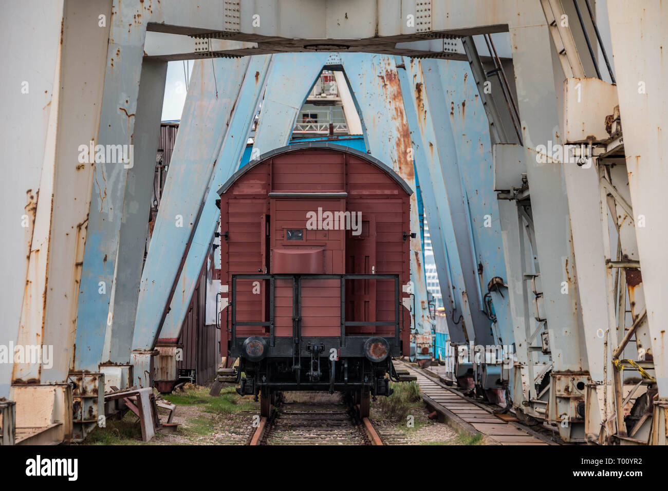 Old rail cranes hi-res stock photography and images - Alamy