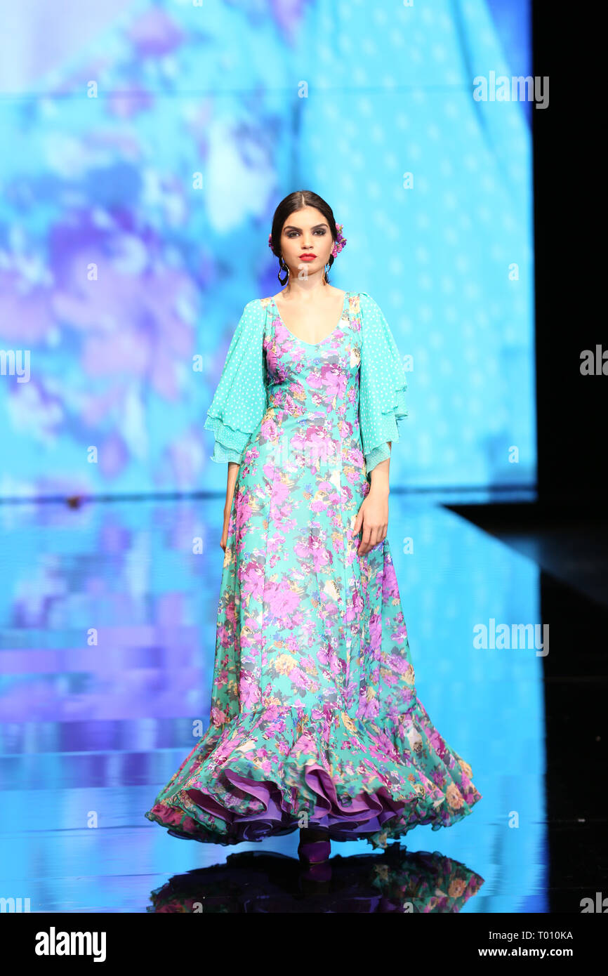 Model on the catwalk Stock Photo - Alamy