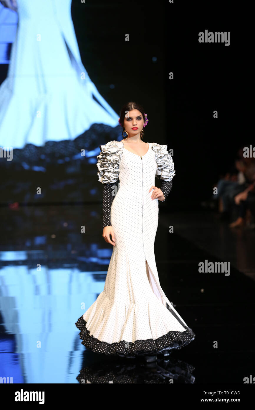 Model on the catwalk Stock Photo - Alamy