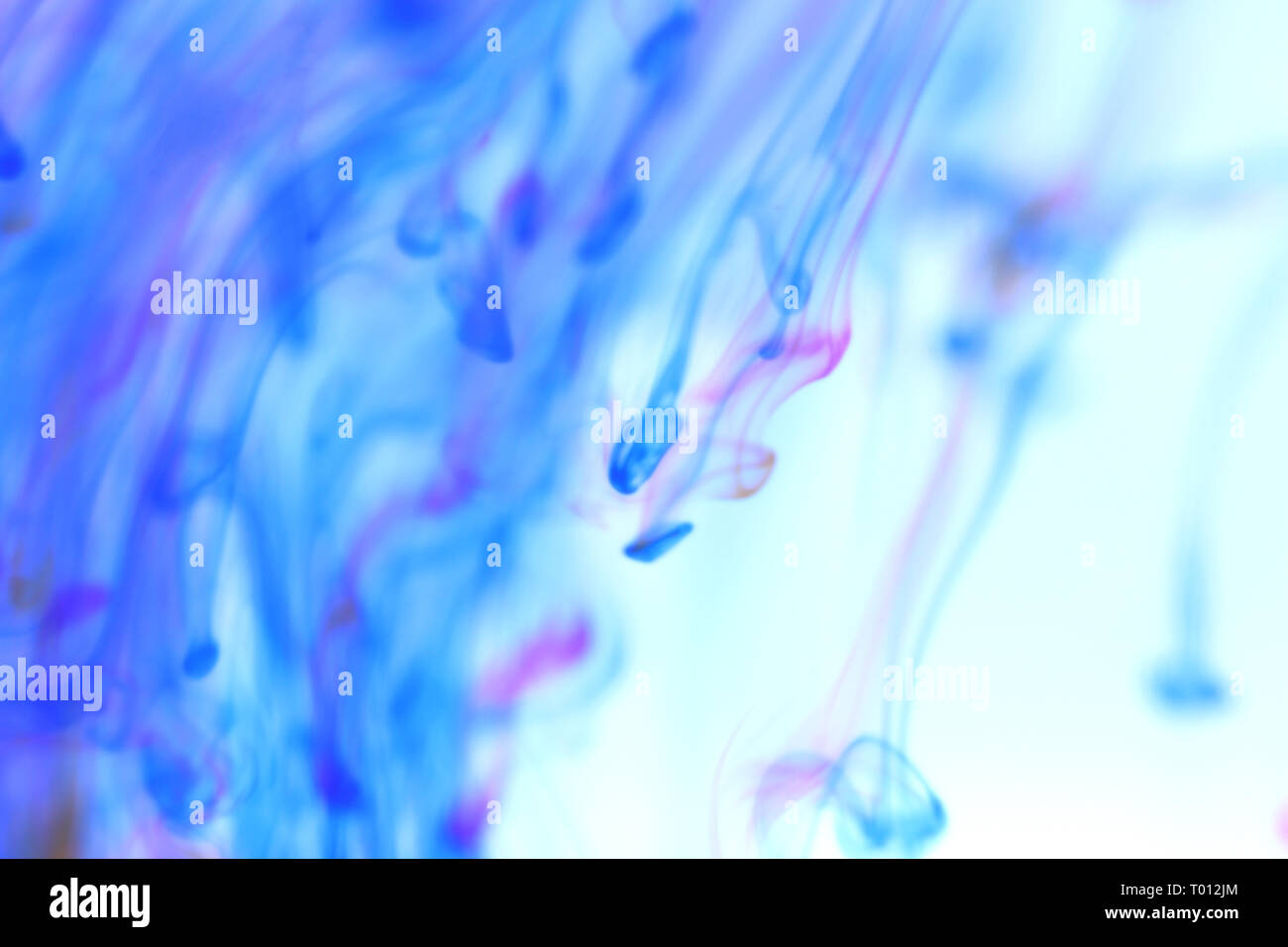 Ink falling hi-res stock photography and images - Alamy