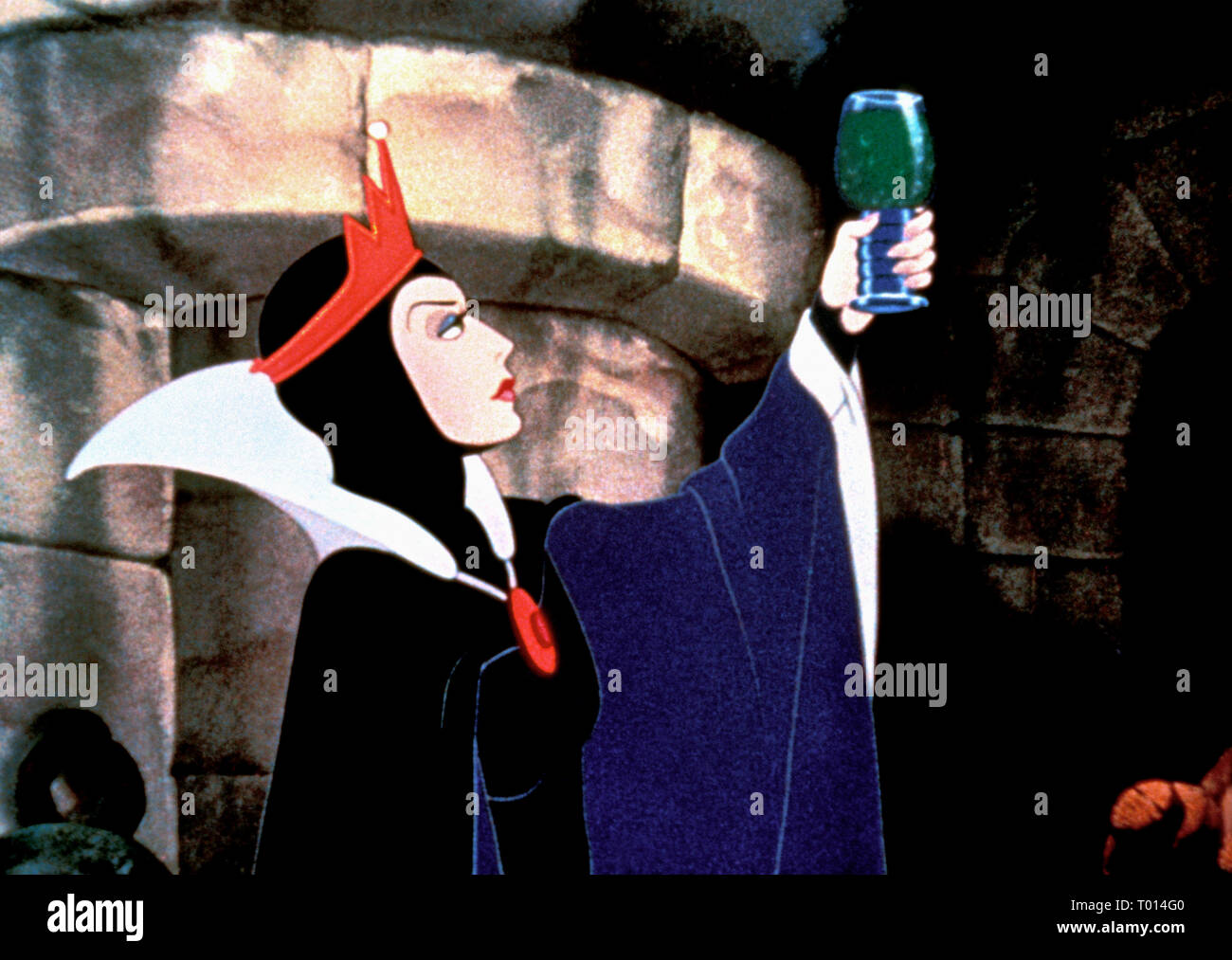 Snow white and the seven dwarfs hi-res stock photography and images - Alamy