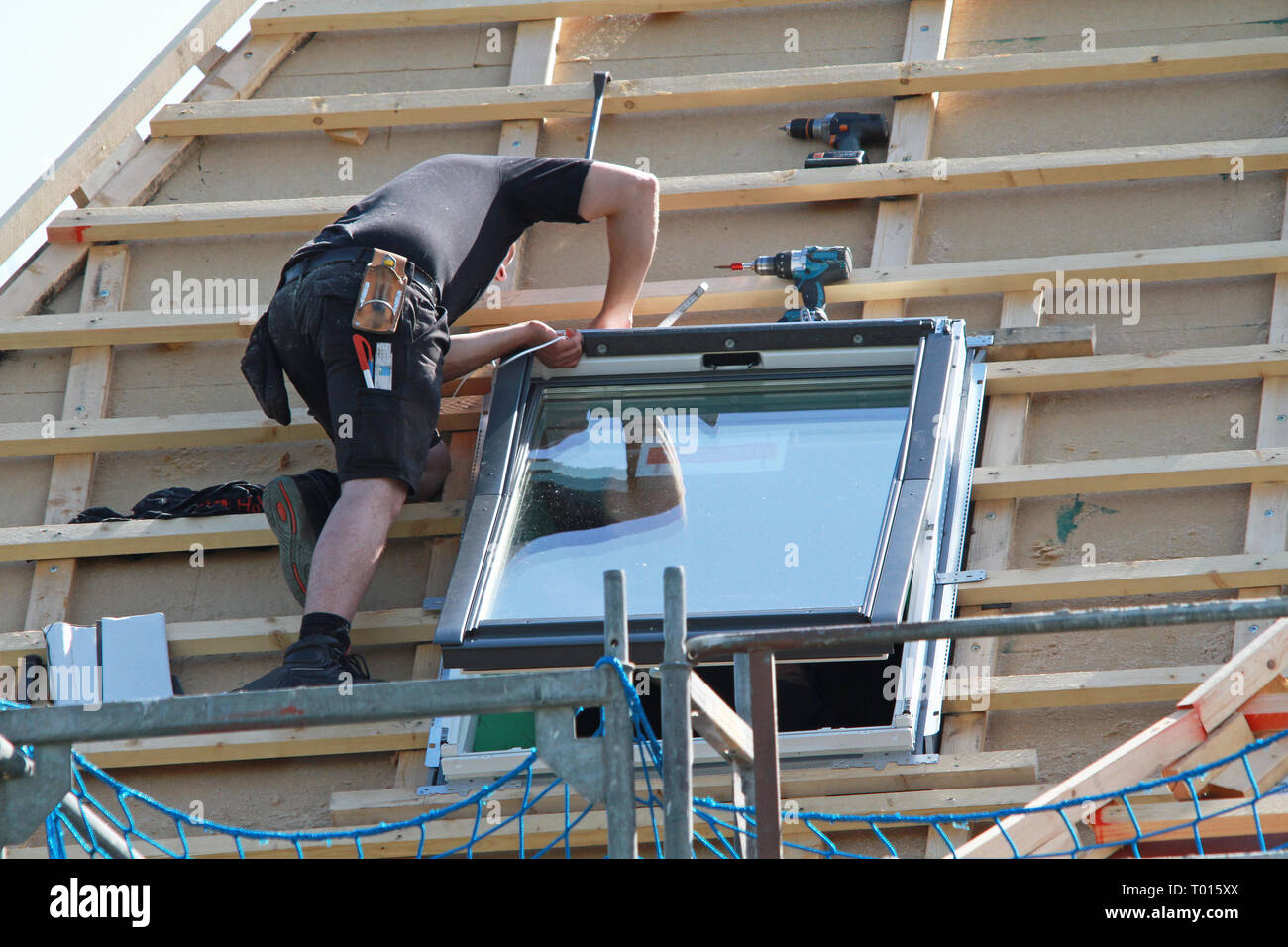 Installing trusses hi-res stock photography and images - Alamy