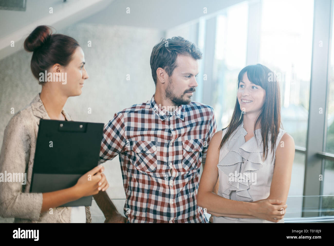 Informal chat office hi-res stock photography and images - Alamy