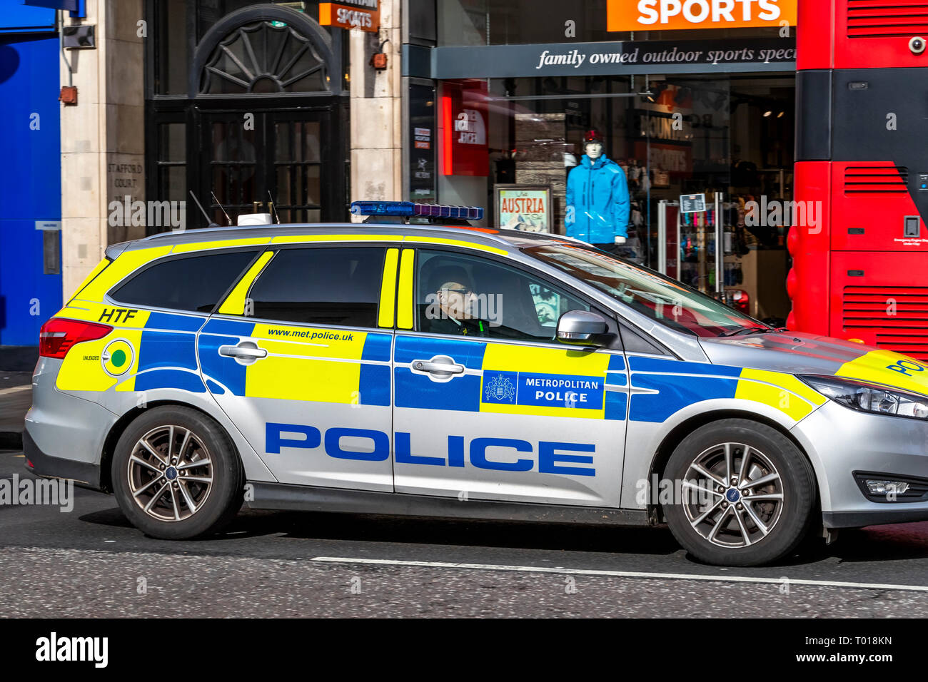 Metropolitan Police vehicle. High Street Kensington, Kensington, London ...