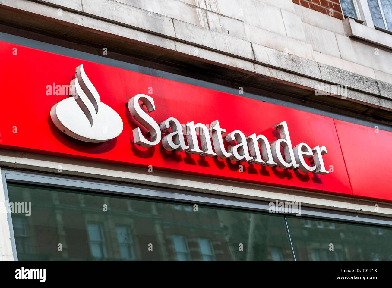 Cash point santander hi-res stock photography and images - Alamy