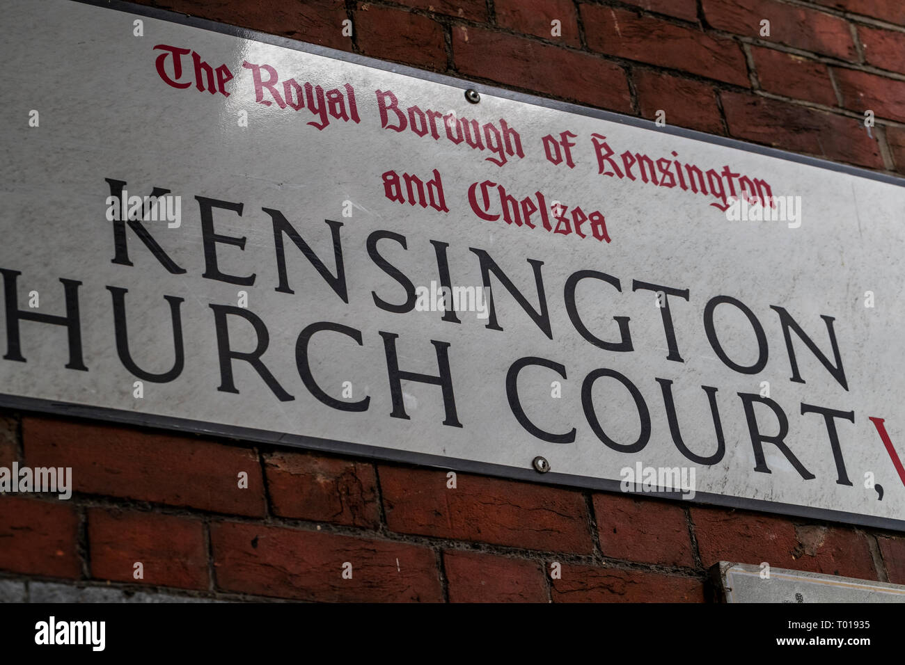Royal Borough of Kensington & Chelsea street sign and home to the ...