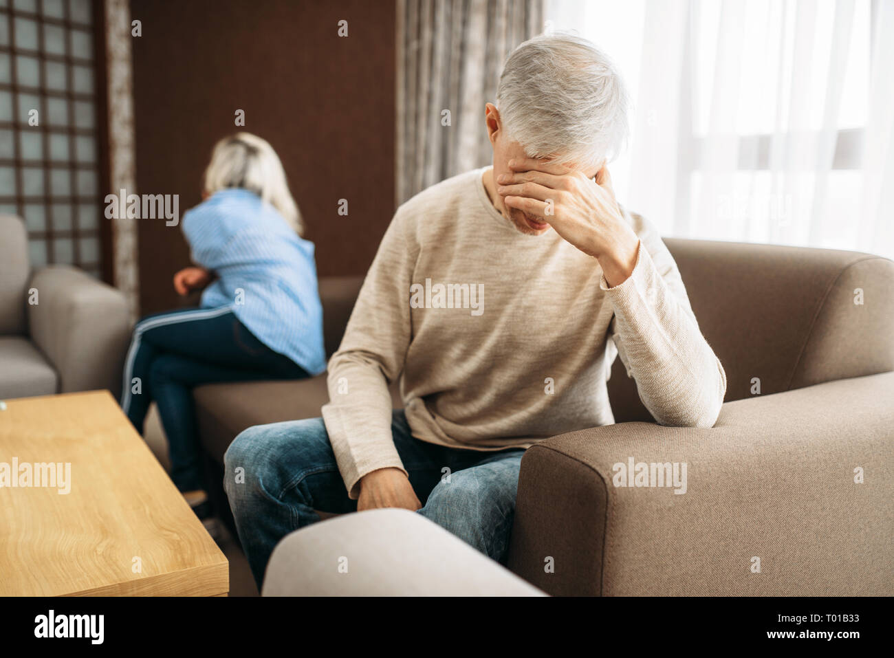 Man mature woman conflict hi-res stock photography and images - Alamy