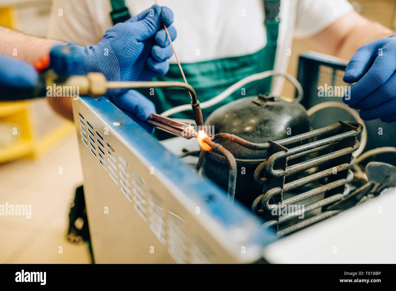 System failure repairs hi-res stock photography and images - Alamy