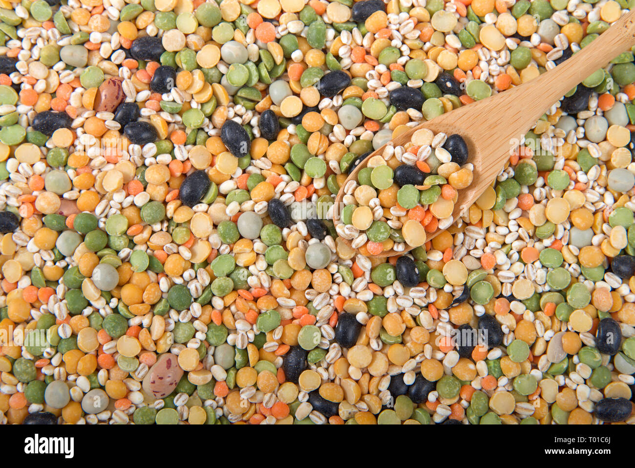 Top view flat lay dry bean soup mix. Small wooden spoon scooping Stock ...