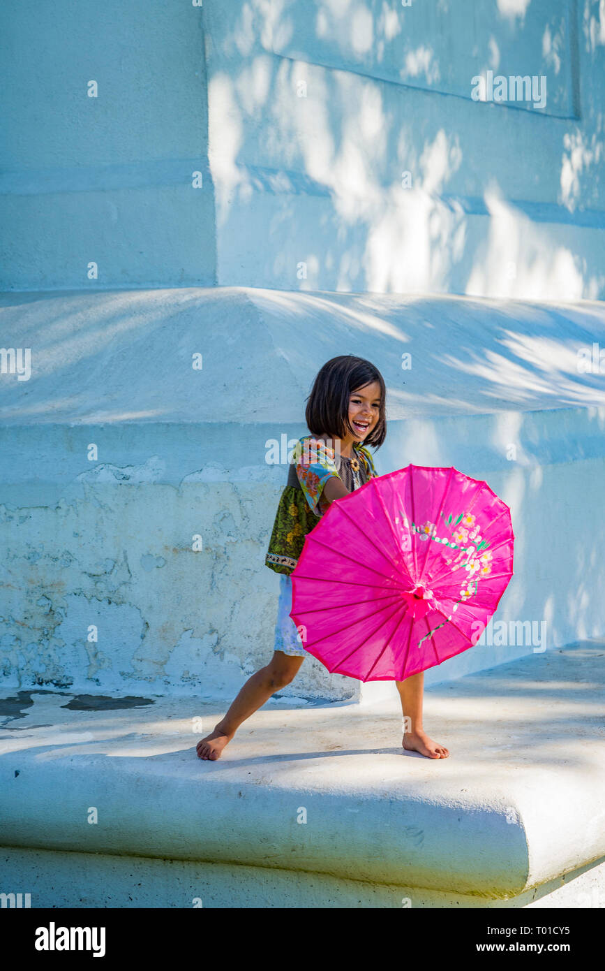 Happy young girl with pink parasol Stock Photo - Alamy