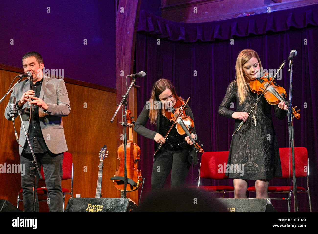Fiddlers club hi-res stock photography and images - Alamy