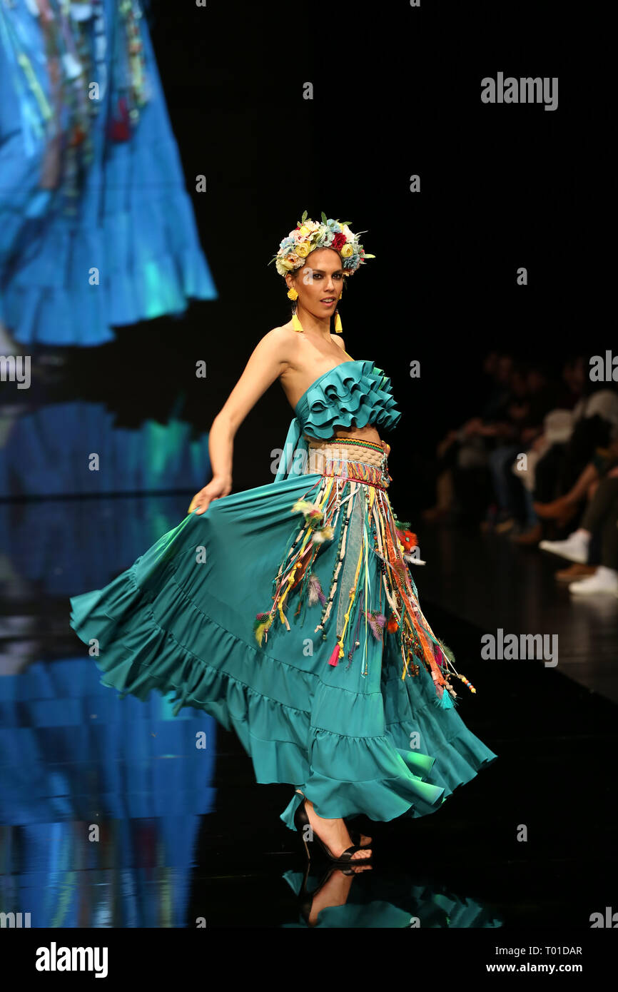 Model on the catwalk Stock Photo - Alamy