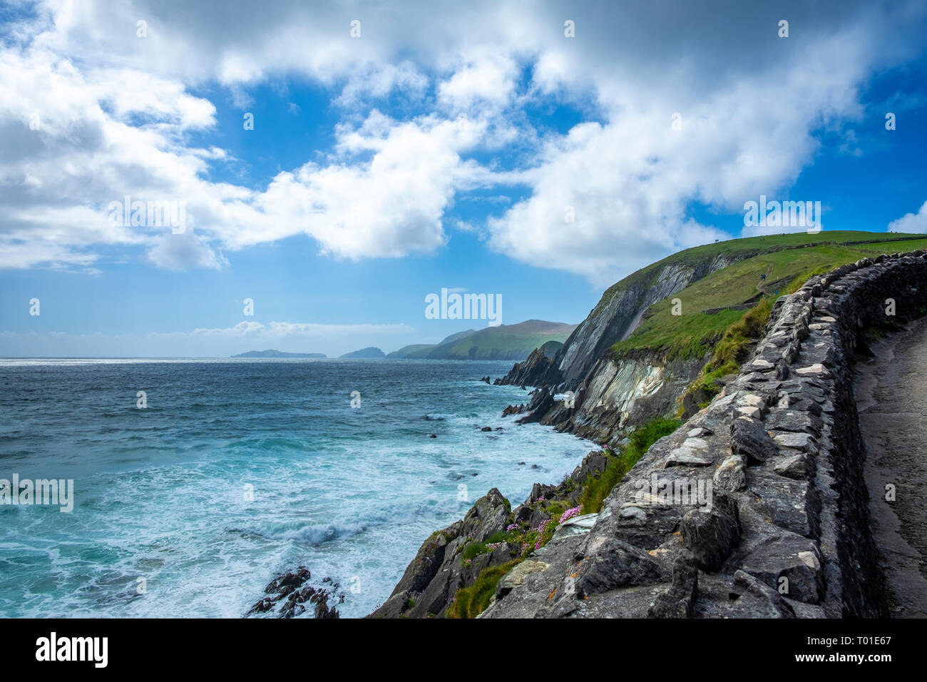 Coumeenoole Beach at the Slea Head Drive Stock Photo - Alamy