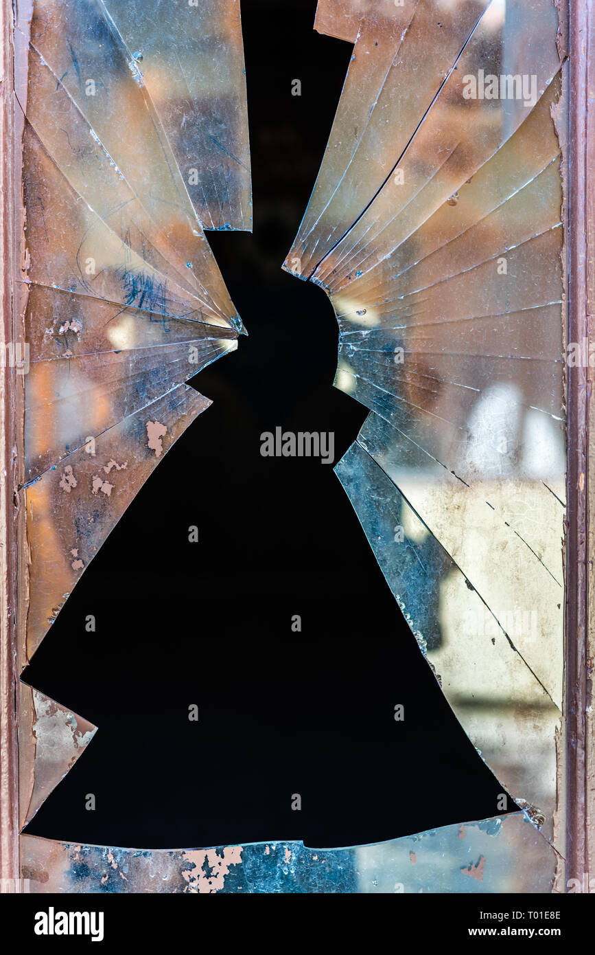Shattered door glass window with sharp edges Stock Photo - Alamy