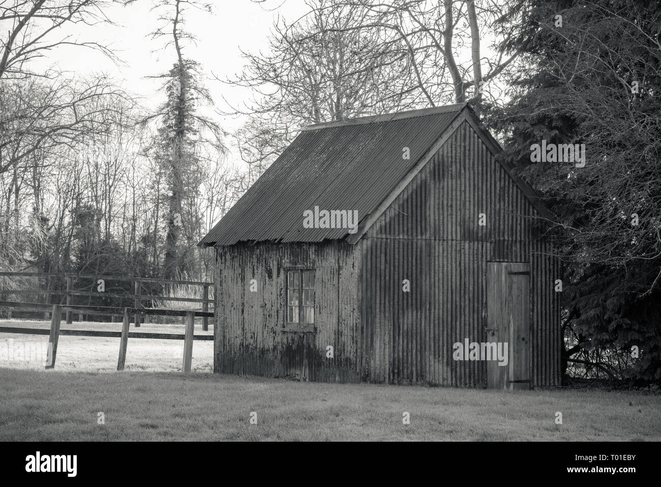 Old derelict barn in the countryside Stock Photo - Alamy