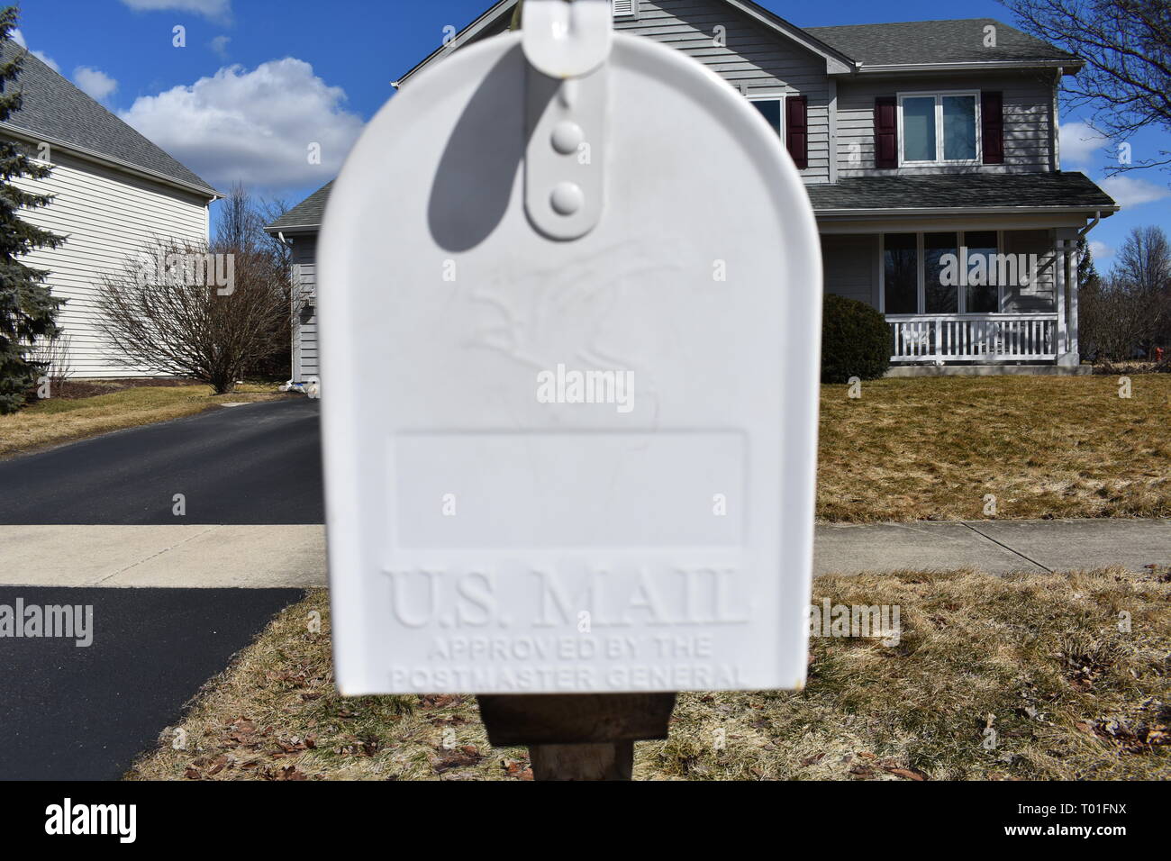 Red white blue mailbox hi-res stock photography and images - Alamy