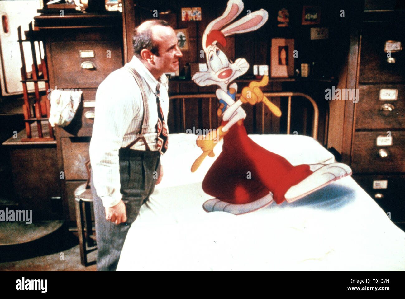 BOB HOSKINS, ROGER RABBIT, WHO FRAMED ROGER RABBIT, 1988 Stock Photo ...