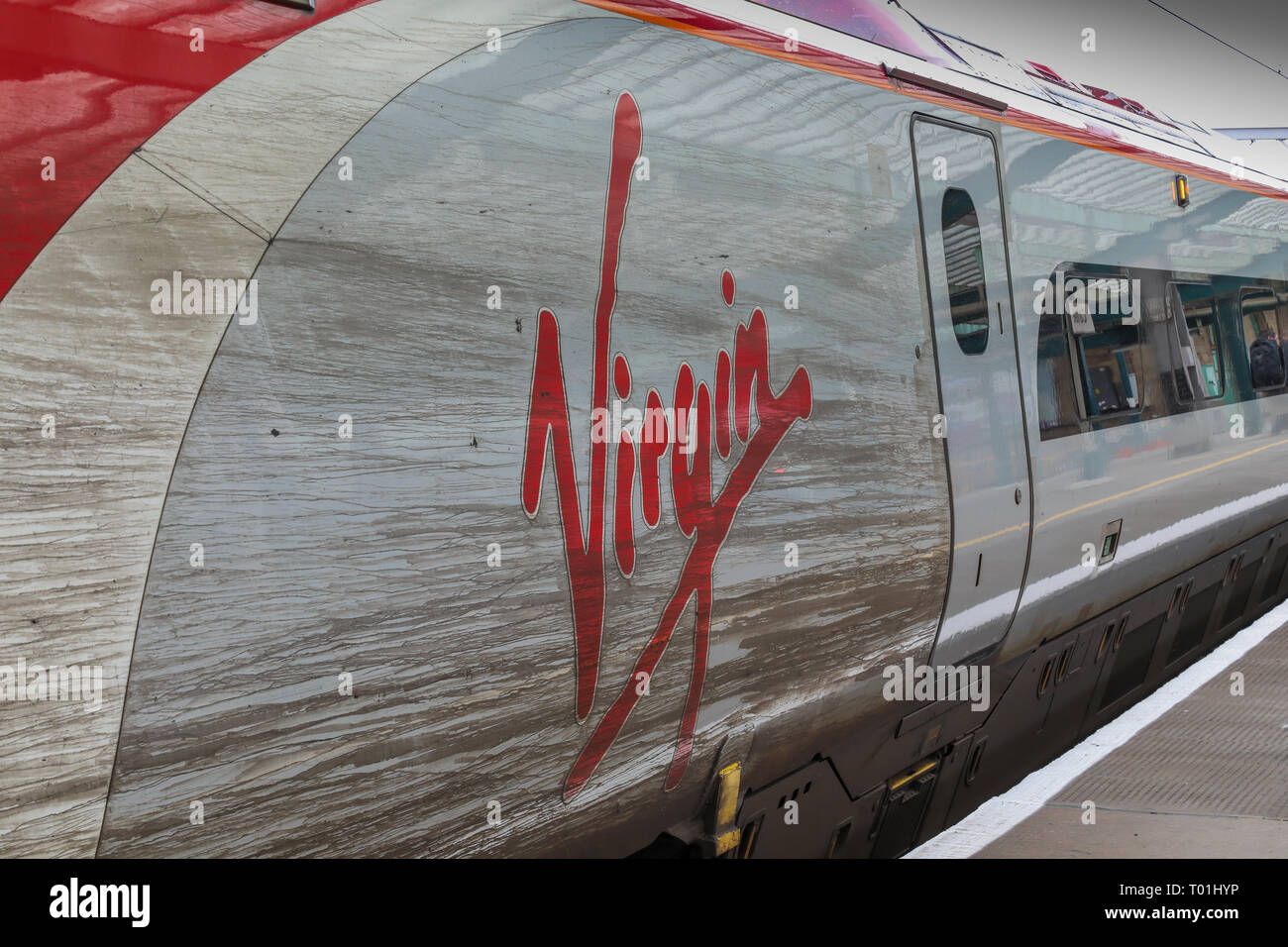 A dirty Class 390 Virgin Pendolino train at Platform 1 of Glasgow ...