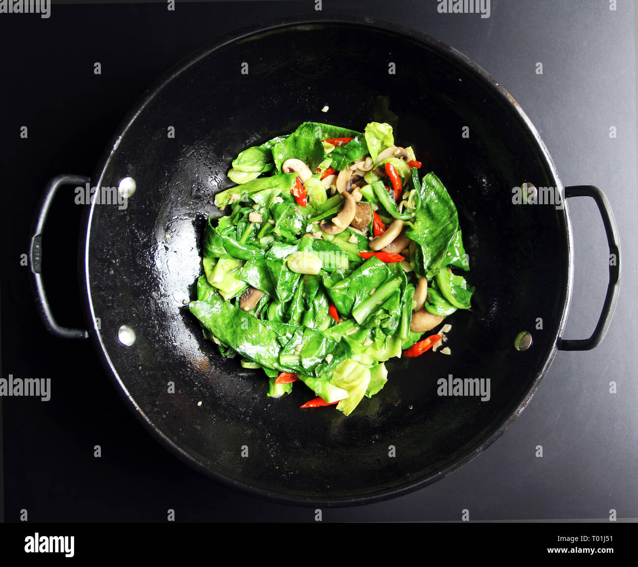 Frying vegetables on wok pan hi-res stock photography and images - Alamy