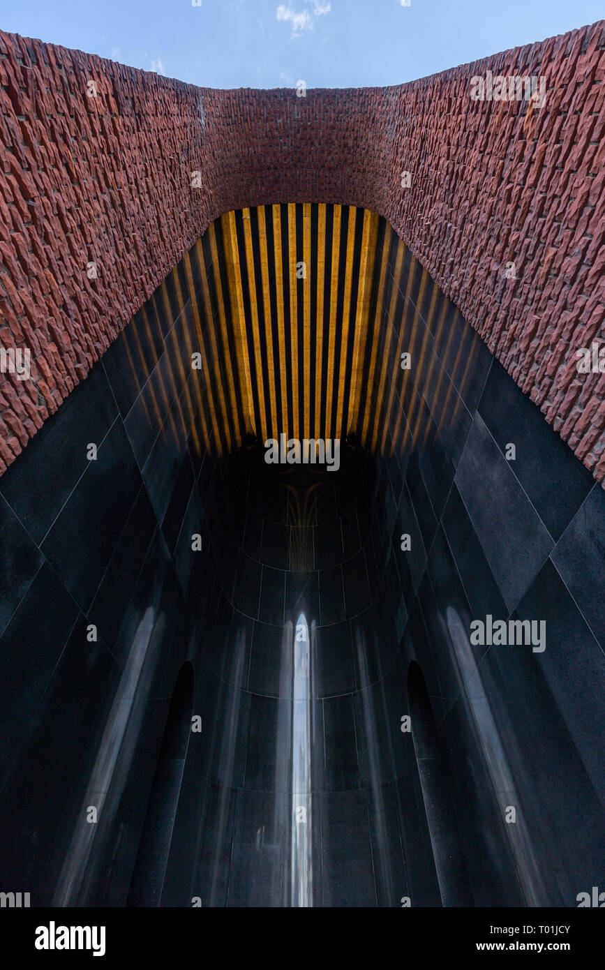 NOA Building, Minato-Ku, Tokyo, Japan. Designed by Seiichi Shirai ...