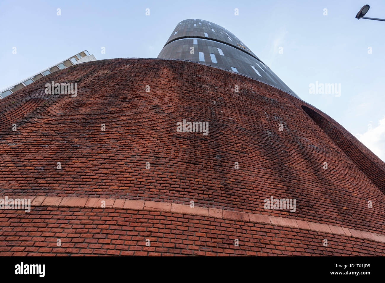 NOA Building, Minato-Ku, Tokyo, Japan. Designed by Seiichi Shirai ...