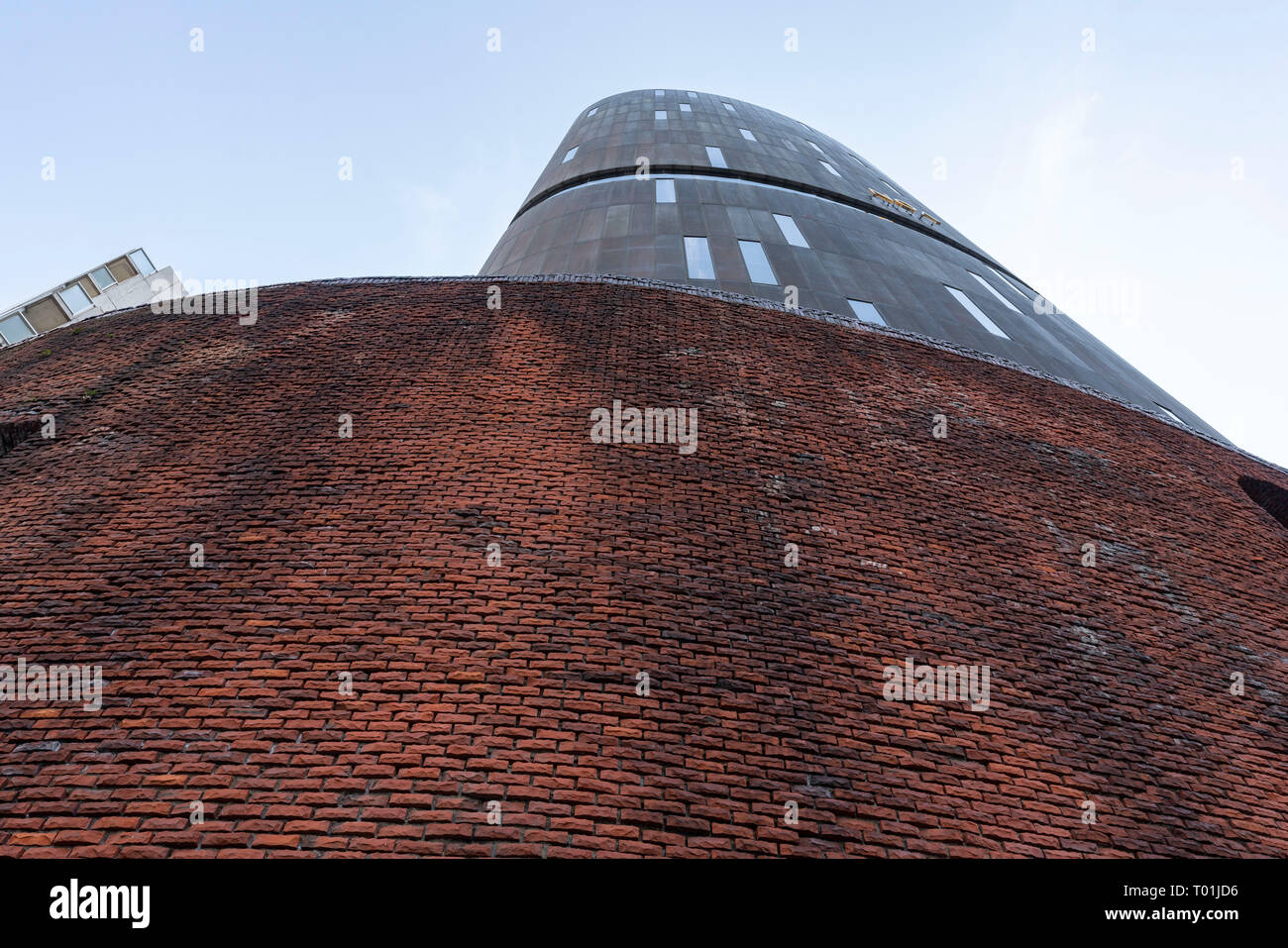 NOA Building, Minato-Ku, Tokyo, Japan. Designed by Seiichi Shirai ...