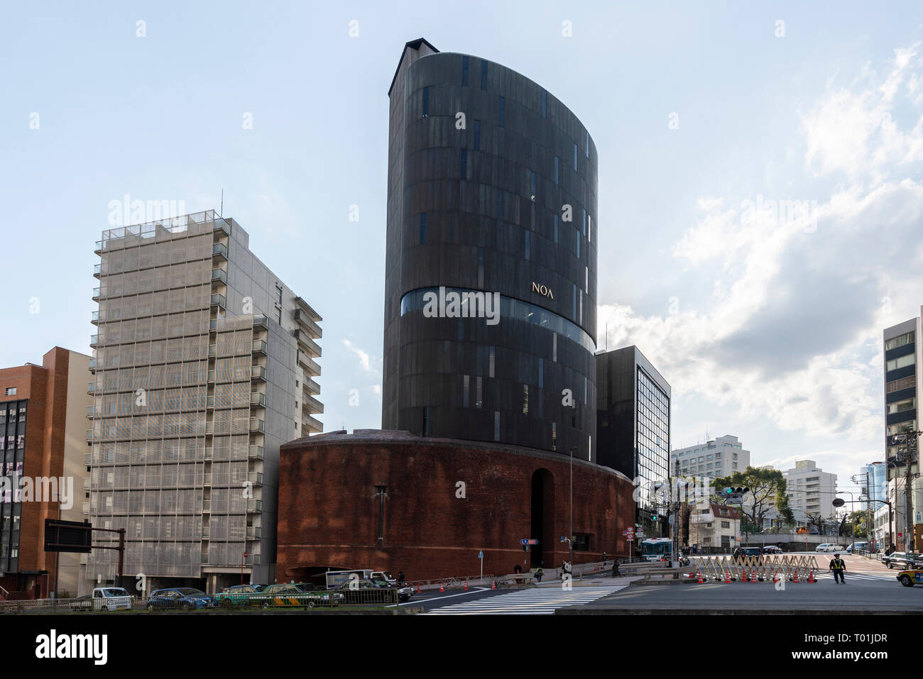 NOA Building, Minato-Ku, Tokyo, Japan. Designed by Seiichi Shirai ...