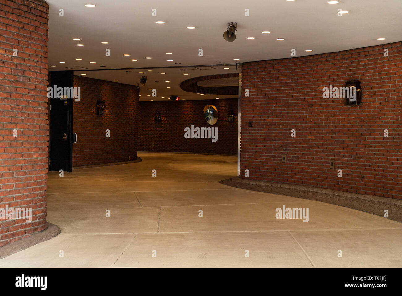 NOA Building, Minato-Ku, Tokyo, Japan. Designed by Seiichi Shirai ...