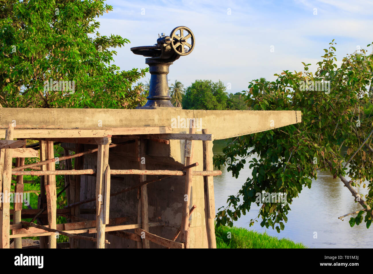 gear wheels water valve Stock Photo - Alamy