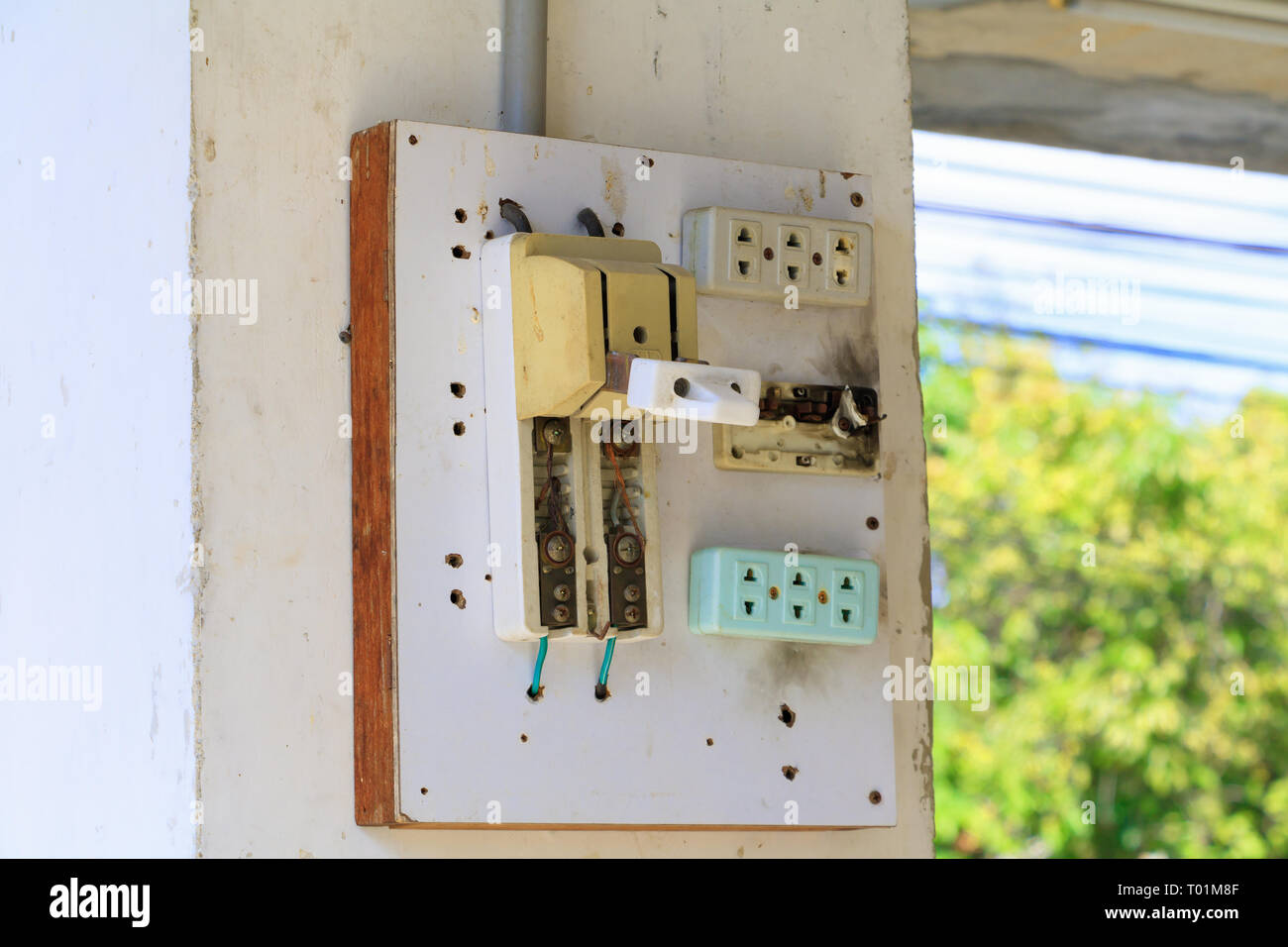 Circuit breaker old hi-res stock photography and images - Alamy