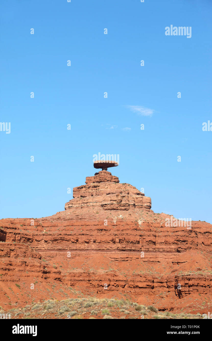 Mexican Hat rock formation, Utah, USA Stock Photo - Alamy
