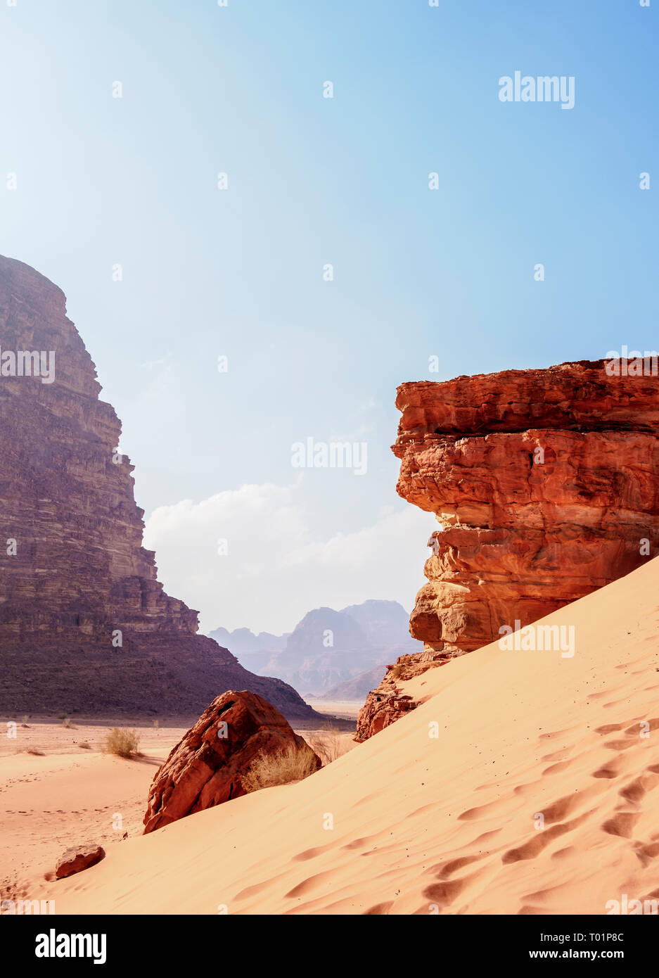 Landscape of Wadi Rum, Aqaba Governorate, Jordan Stock Photo - Alamy