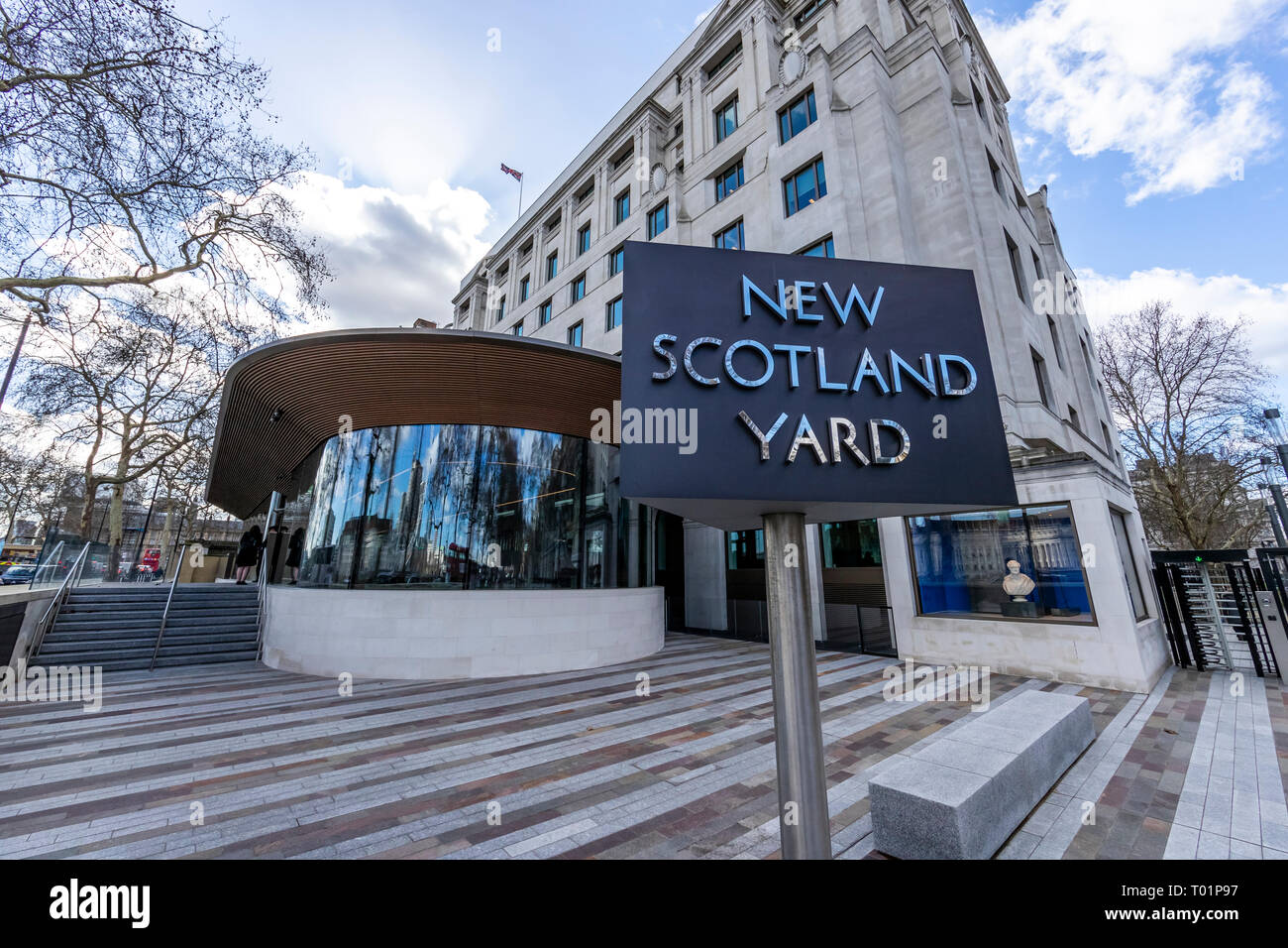Metropolitan Police Headquarters at New Scotland Yard, Victoria ...