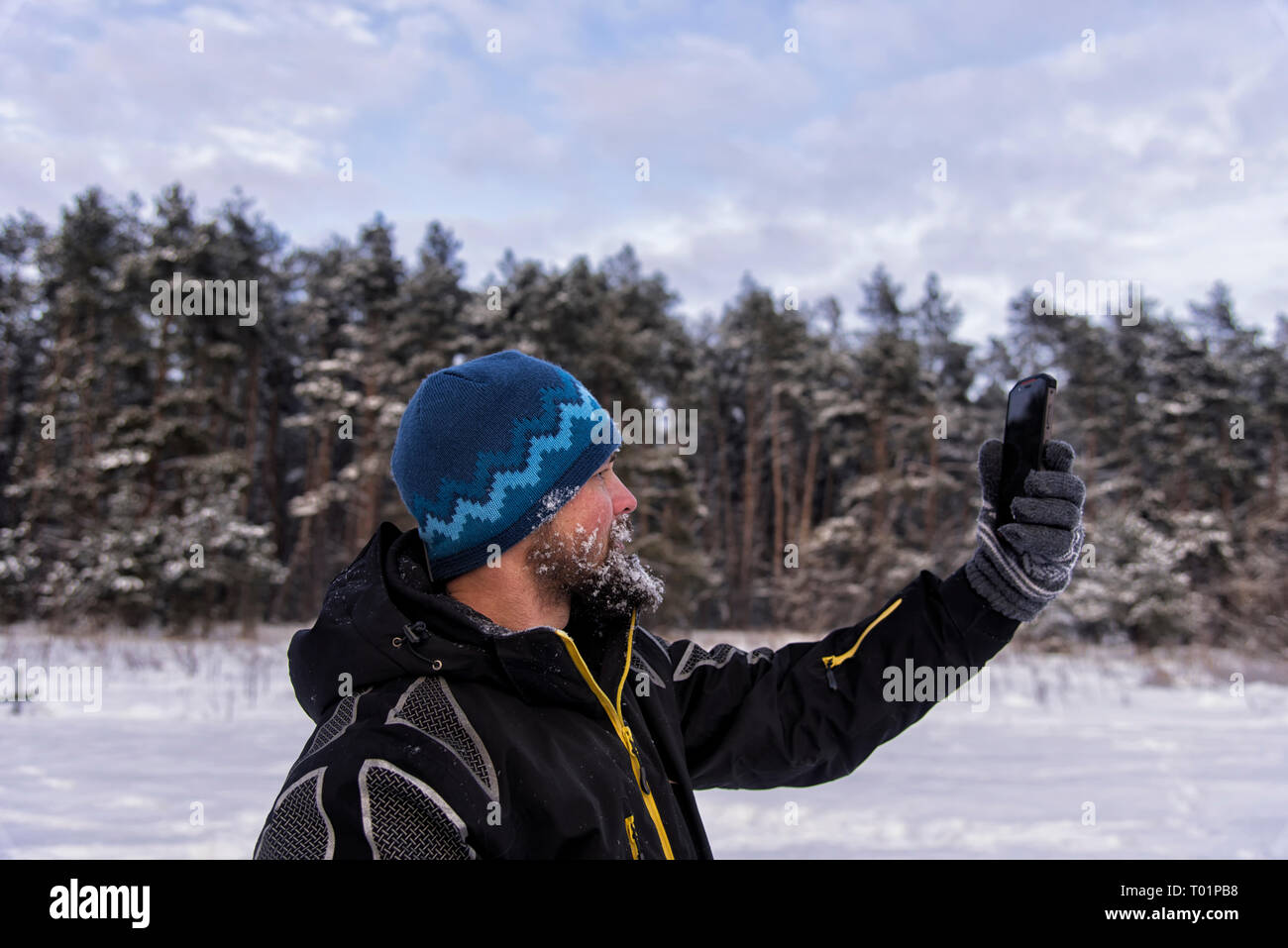 Man trying to get signal hi-res stock photography and images - Alamy