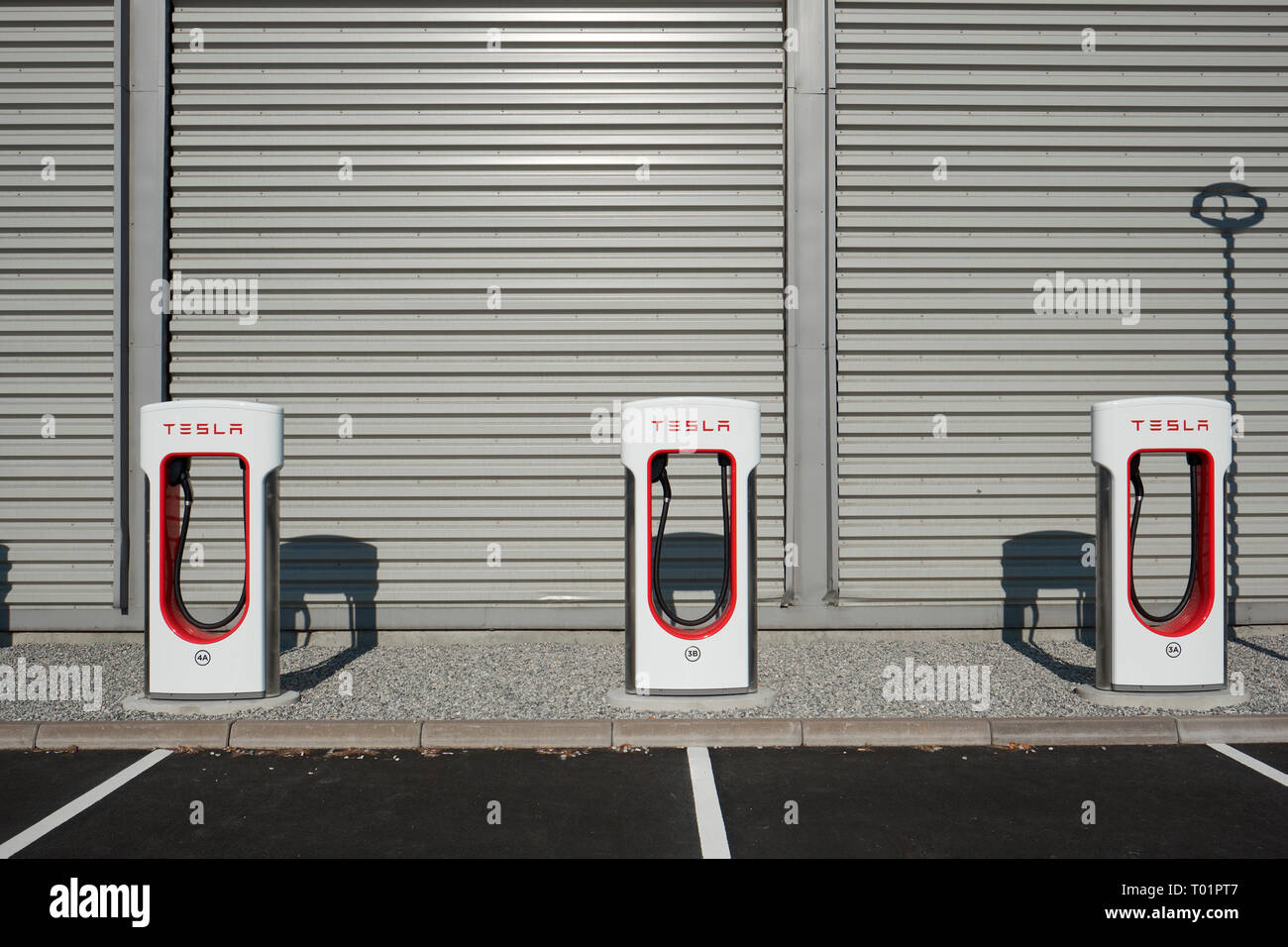 Electric vehicle charging points hi-res stock photography and images ...