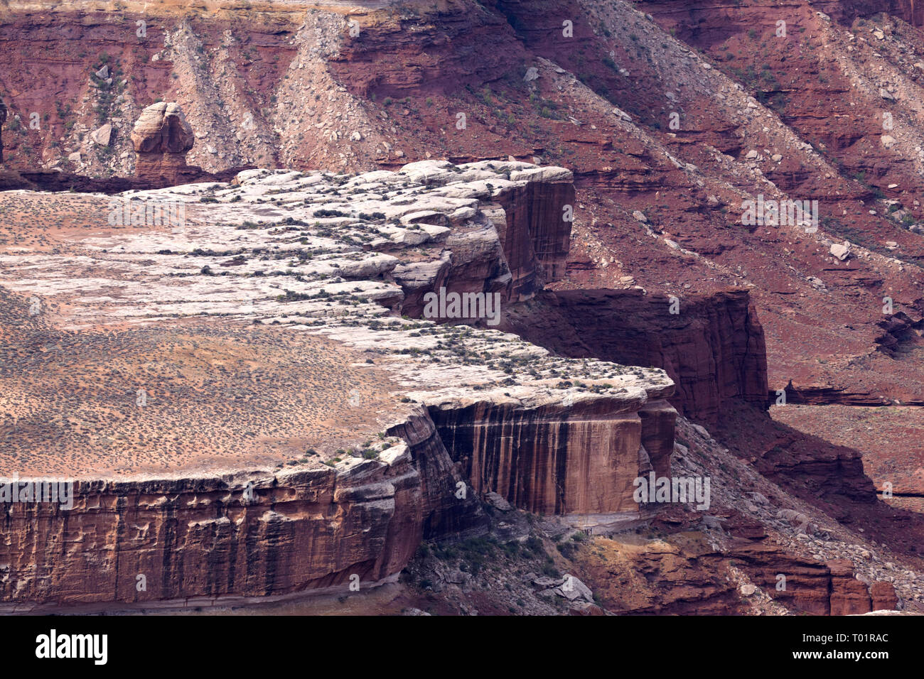 White rim road hi-res stock photography and images - Alamy