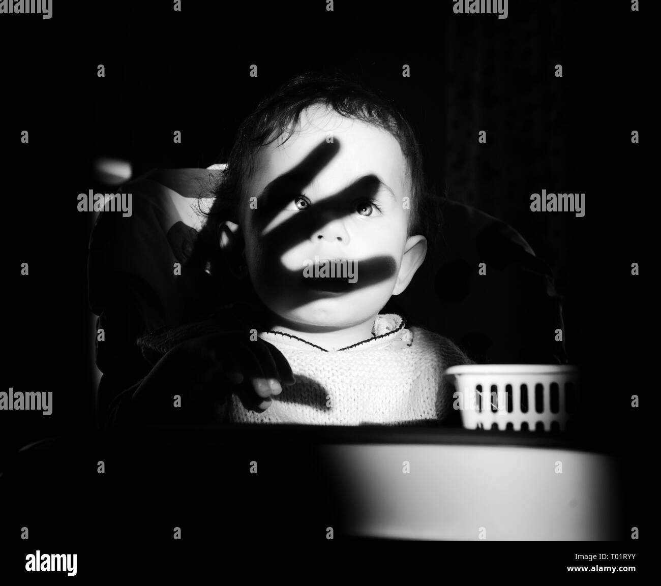 Scared child silhouette hi-res stock photography and images - Alamy