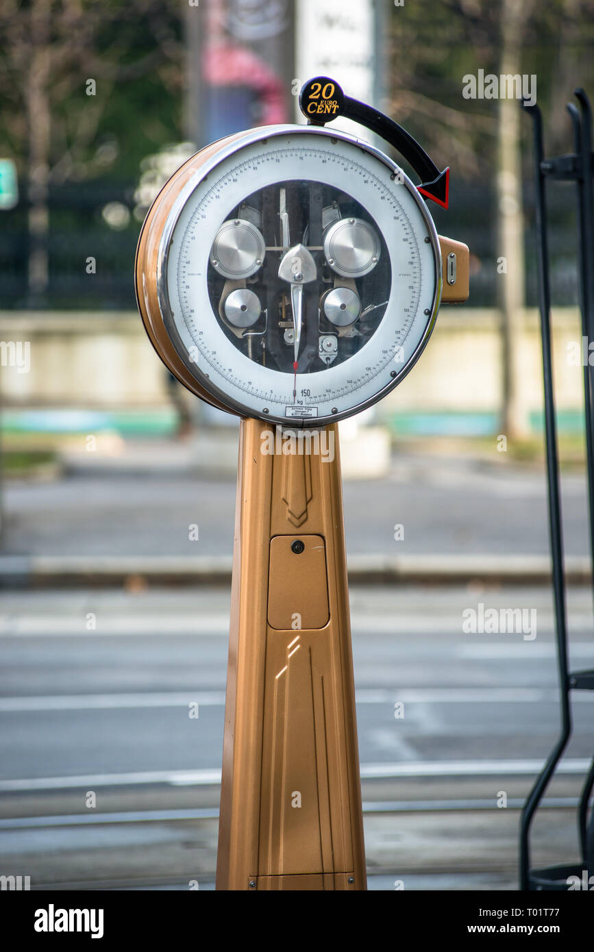 Vintage coin operated scale hi-res stock photography and images - Alamy