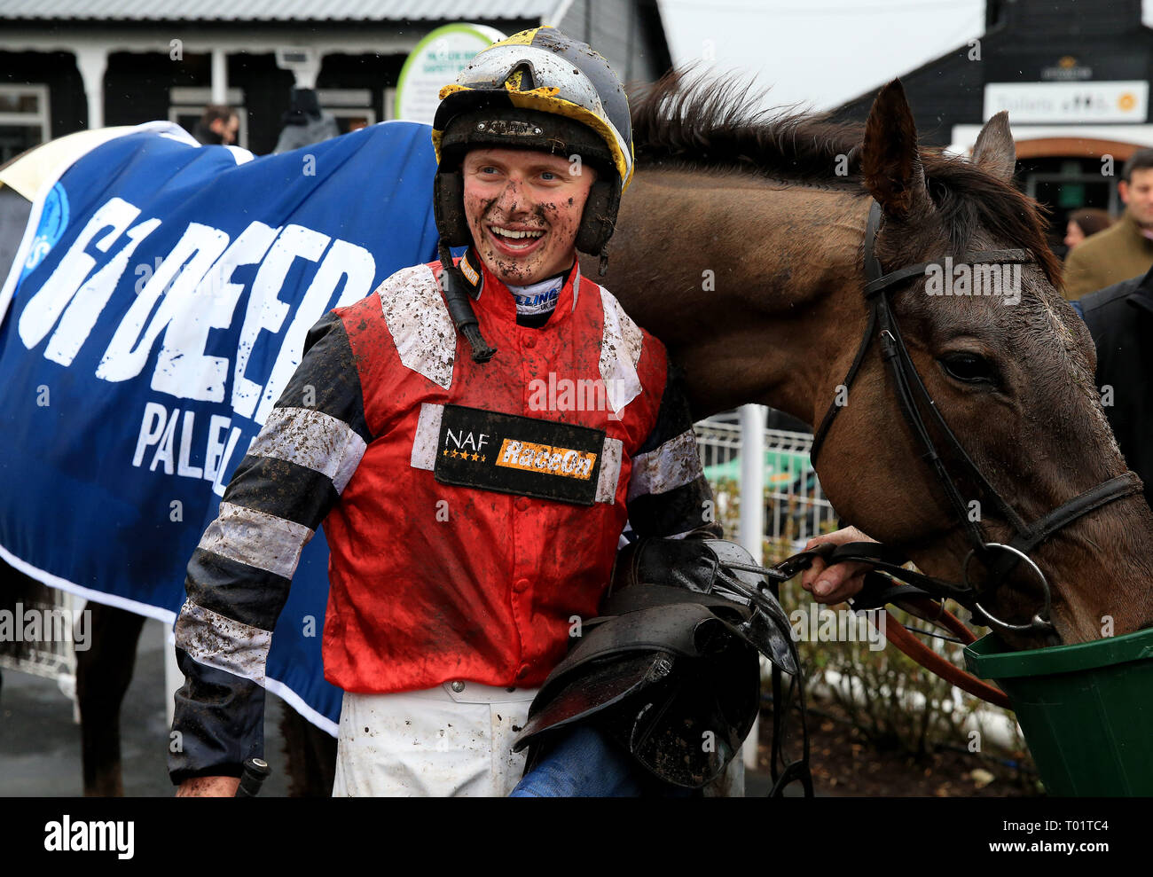 James bowen jockey hi-res stock photography and images - Alamy