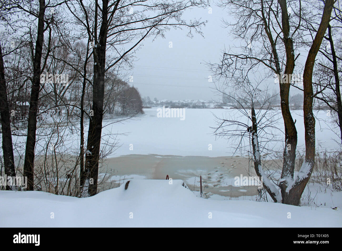 Snowy winter reservoir scene hi-res stock photography and images - Alamy