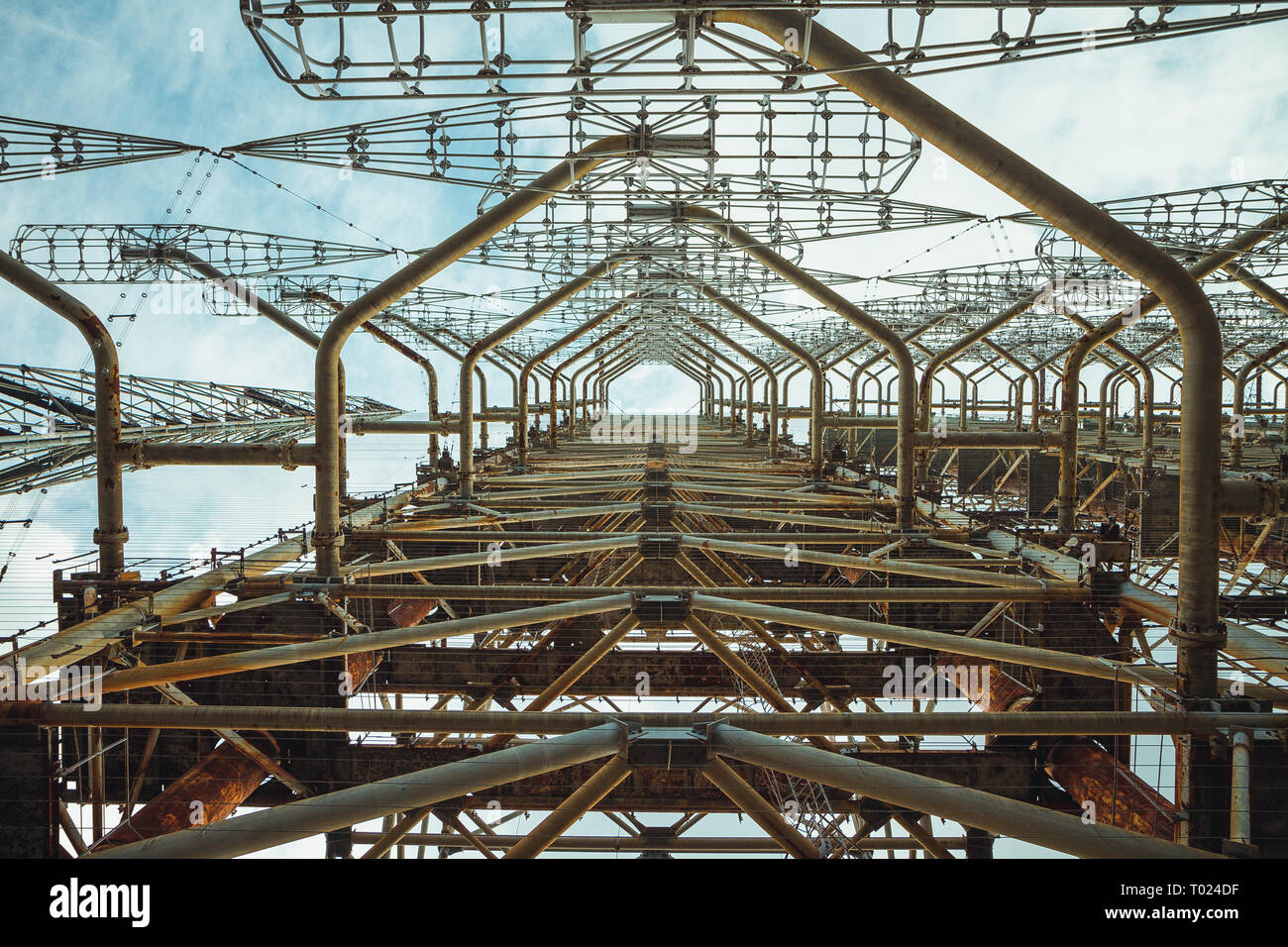 Duga - Soviet over-the-horizon OTH radar system. Duga-3 Russian ...