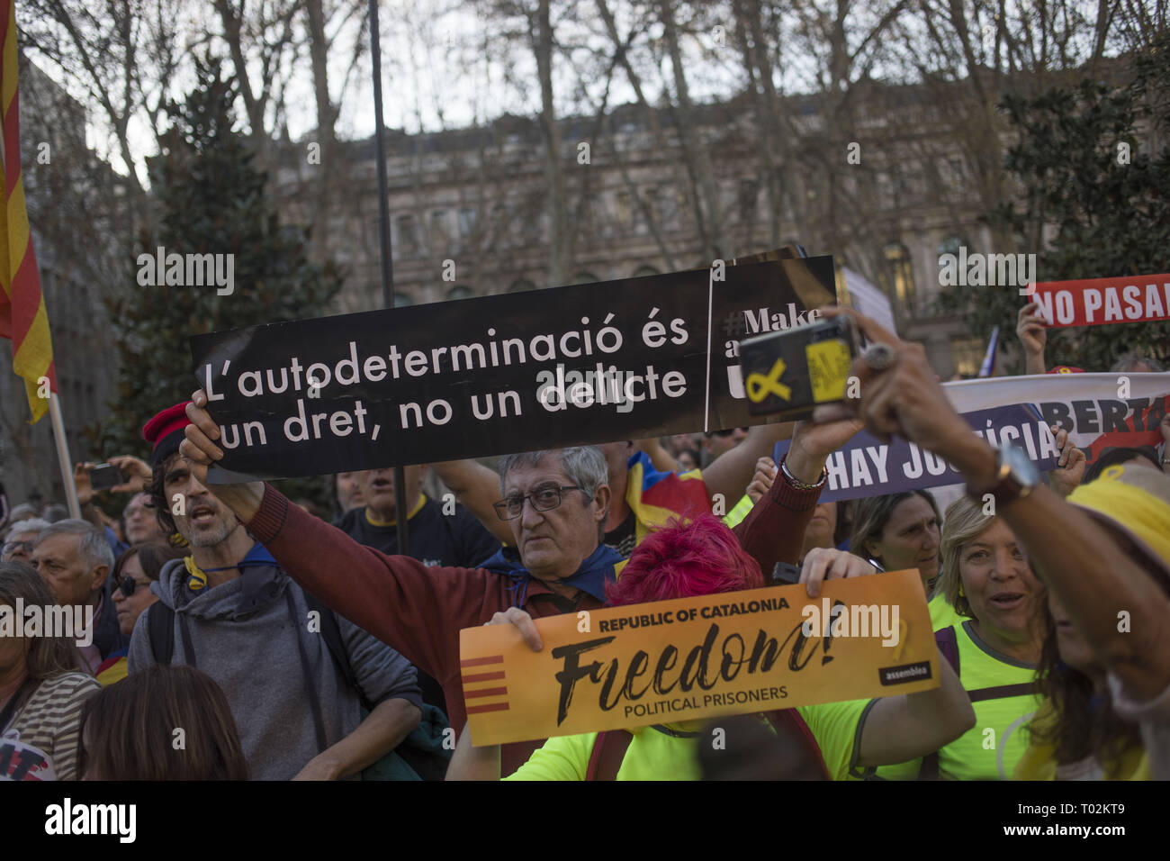 Madrid, Spain. 16th Mar, 2019. Demonstrators seen with banners during ...