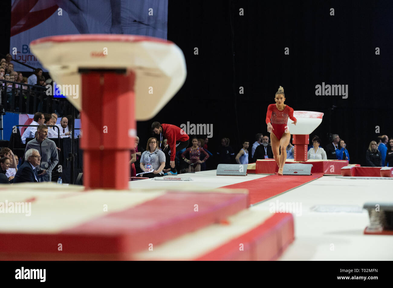 Gymnast splits beam hi-res stock photography and images - Alamy