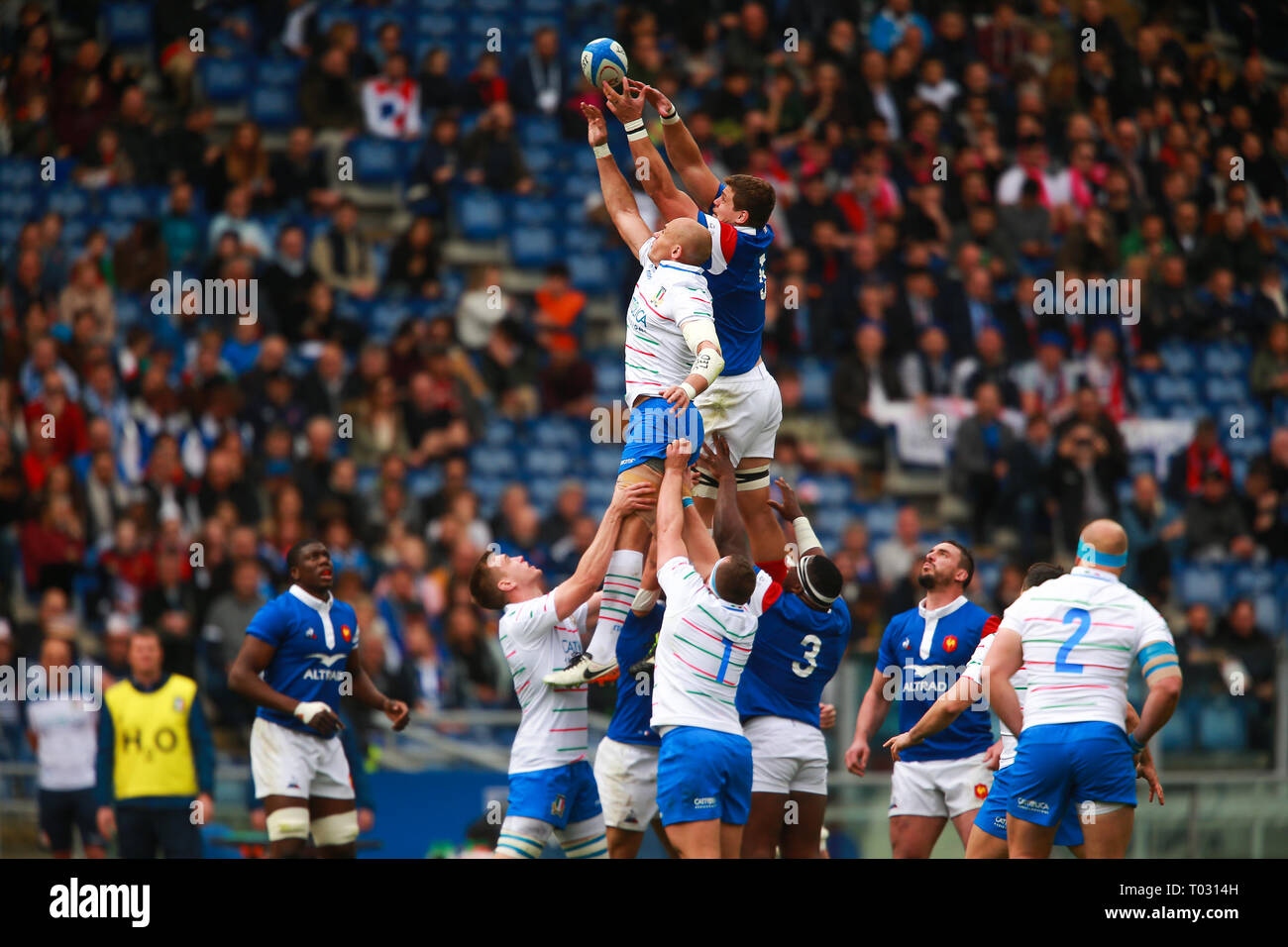 Roma people france hi-res stock photography and images - Alamy